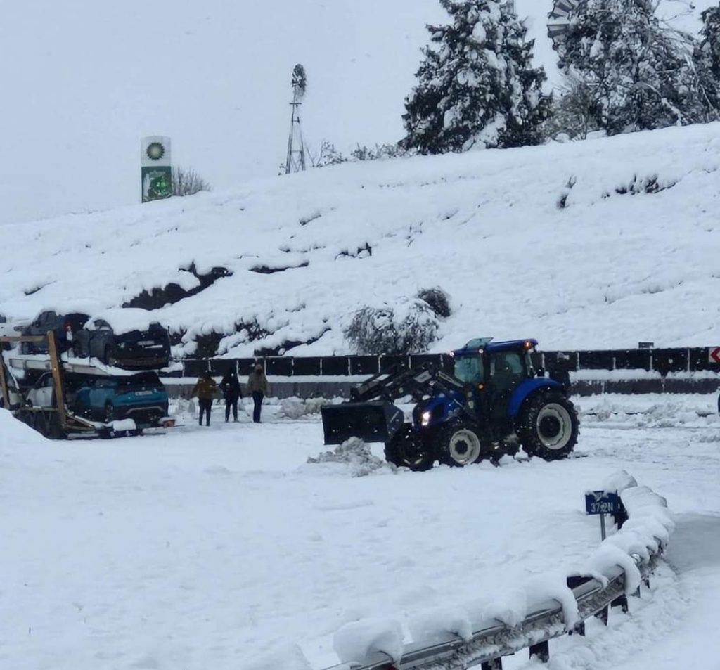 Humanitarian aid in KZN snow - Earthnews365
