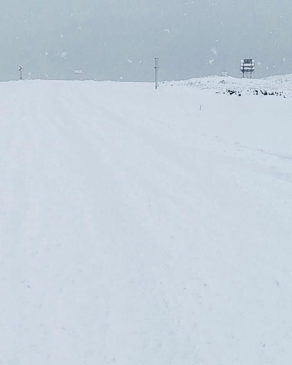 Heavy snowfall forced the closure of the Sani Pass - Earthnews365